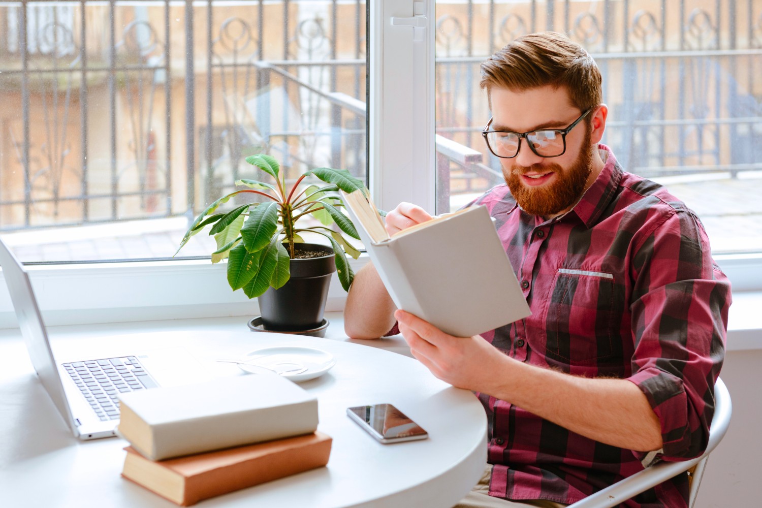 40 Best Ernest Hemingway Books [Literary Classics]