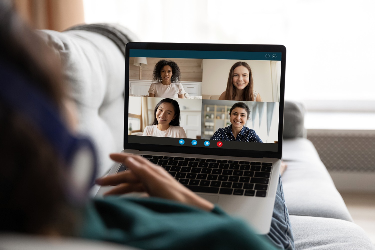 100 Questions to Ask New Friends Online